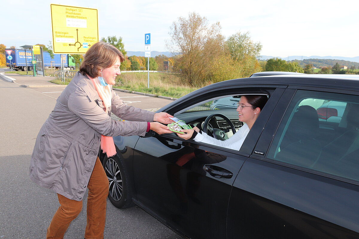 Aktion der Standortagentur am Pendlerparkplatz der B27 Aktion der Standortagentur am Pendlerparkplatz der B27